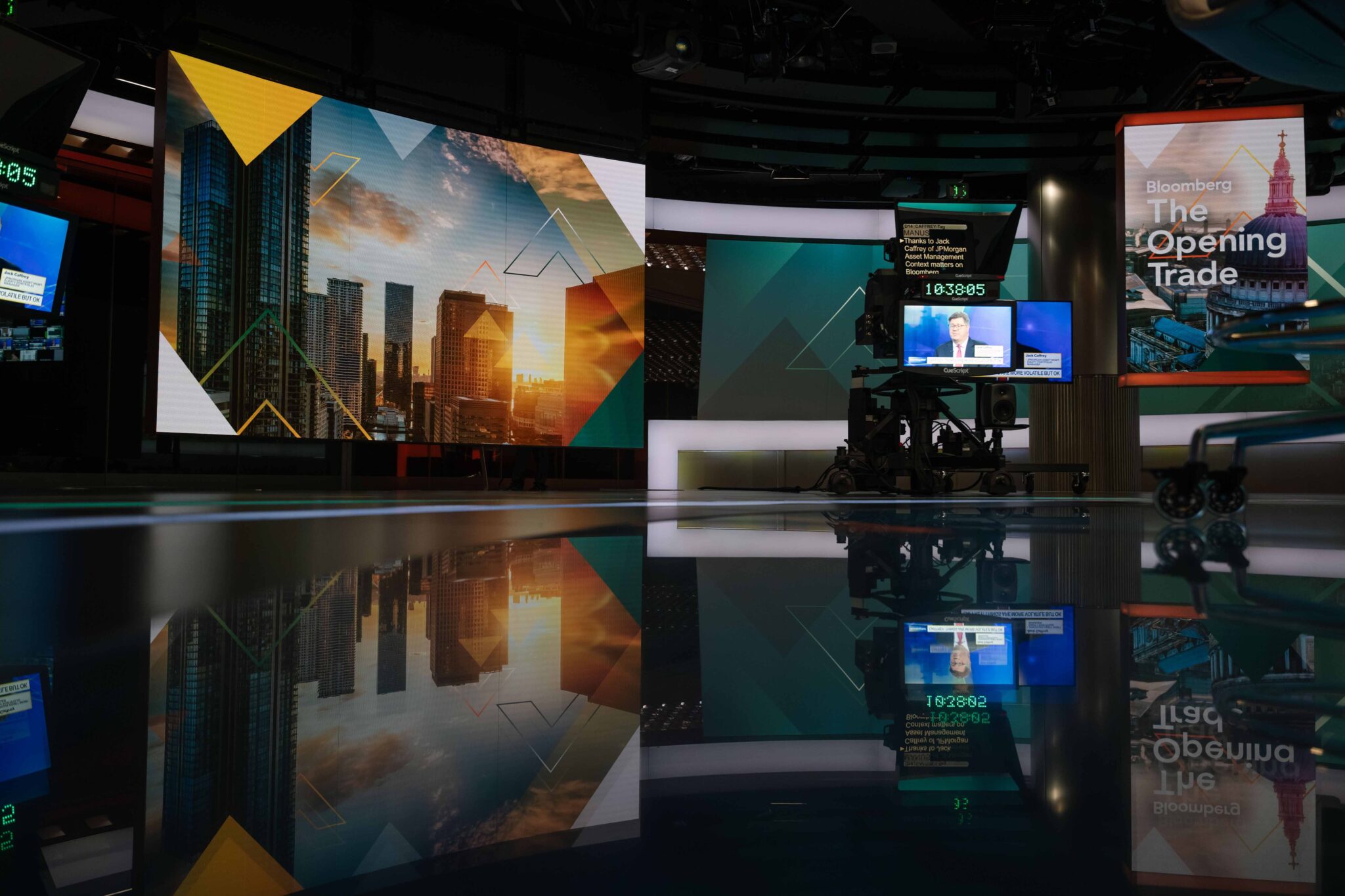 Leveraging automated displays to deliver a 360 degree view of the ...